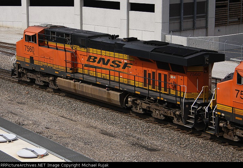 BNSF 7560